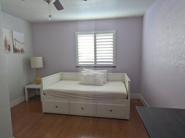 Single Bedroom in Quiet Neighborhood
