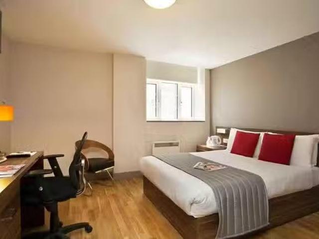 Single En suite Bedroom