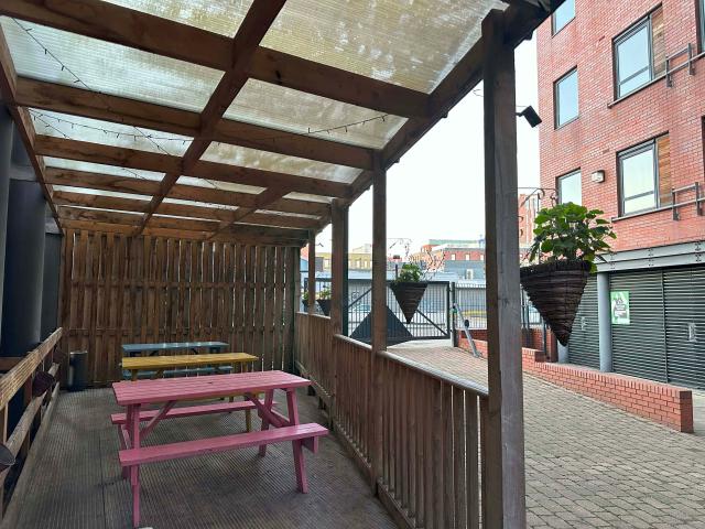 Single En Suite E Has an Apartment