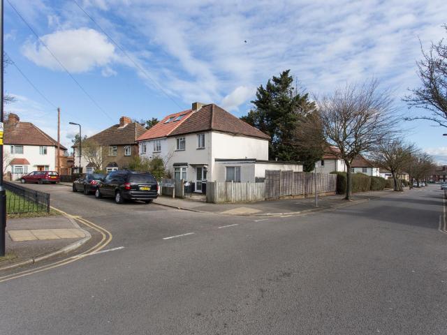 Single ensuite bedroom near the North Acton tube Has a Room