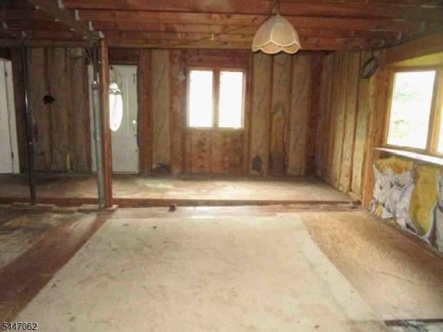 Single Family: MLS #4040