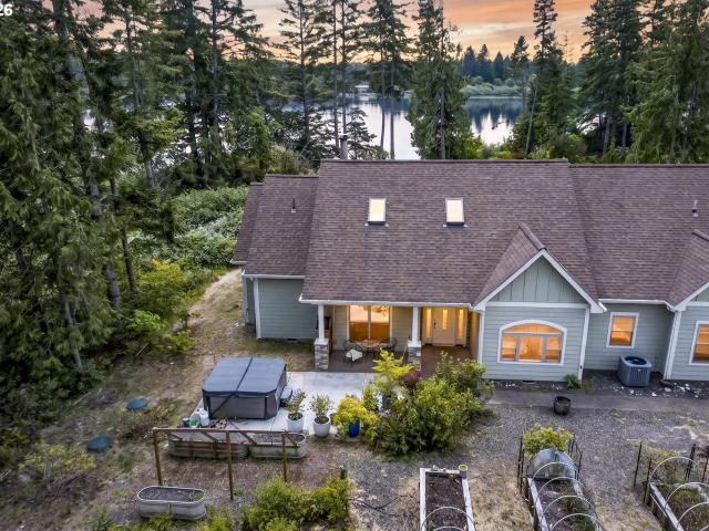 Single Family: MLS #422372
