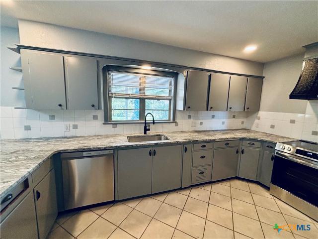 Single Family: MLS #614164