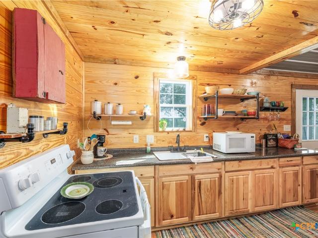 Single Family: MLS #618328