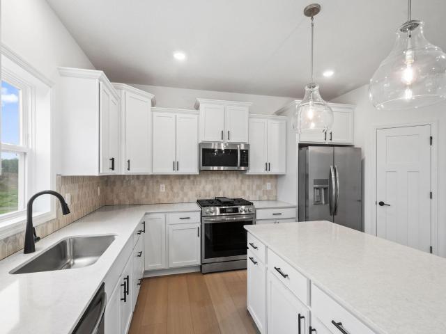 Single Family: MLS #7098