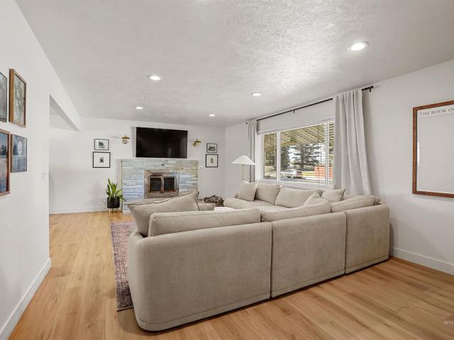 Single Family: MLS #98986