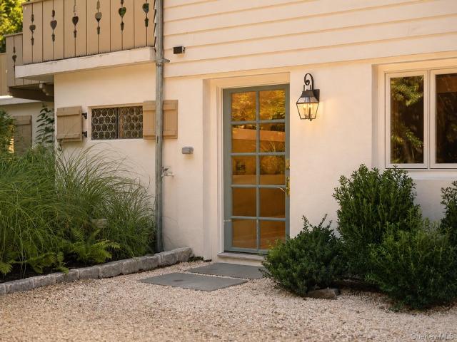 Single Family: MLS #1040