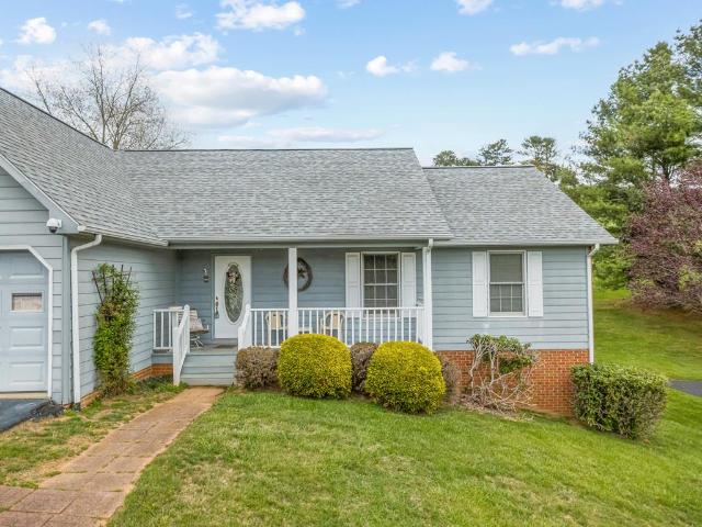 115 Carriage Hill Dr