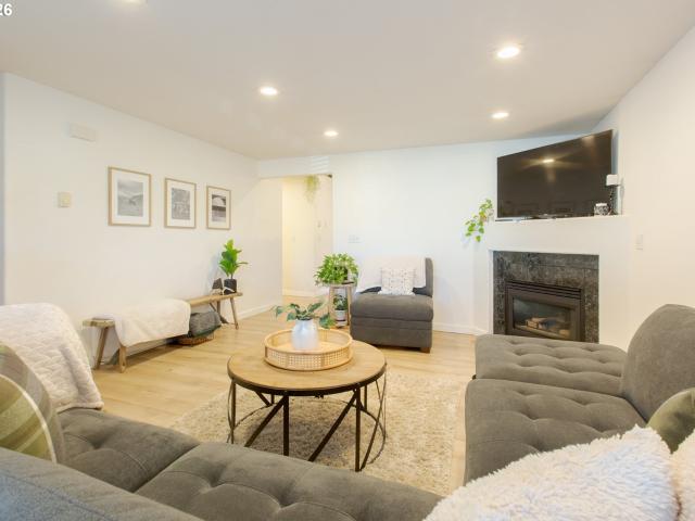 Single Family: MLS #159651