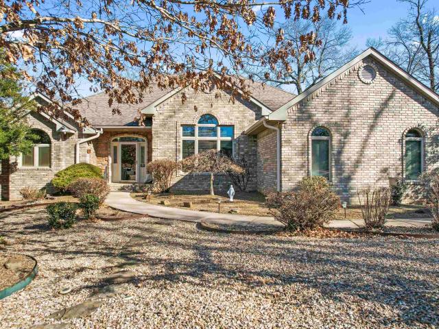 18 Kirkliston Ln