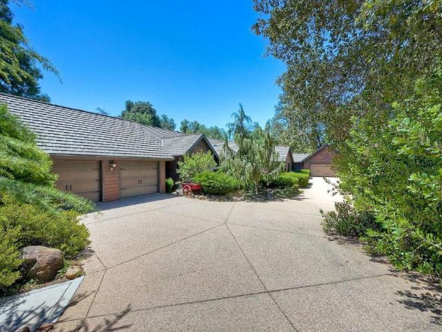 Single Family: MLS #260011 SD