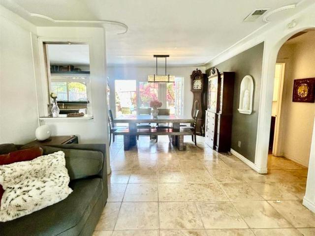 Single Family: MLS #260015 SD