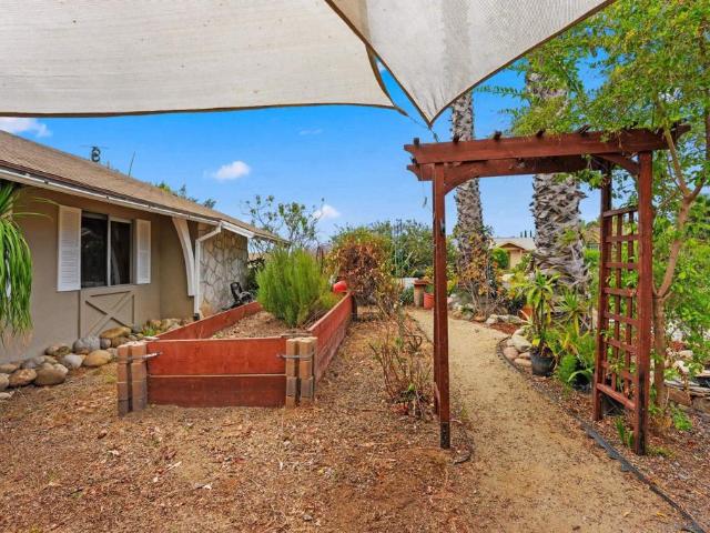 Single Family: MLS #260017 SD