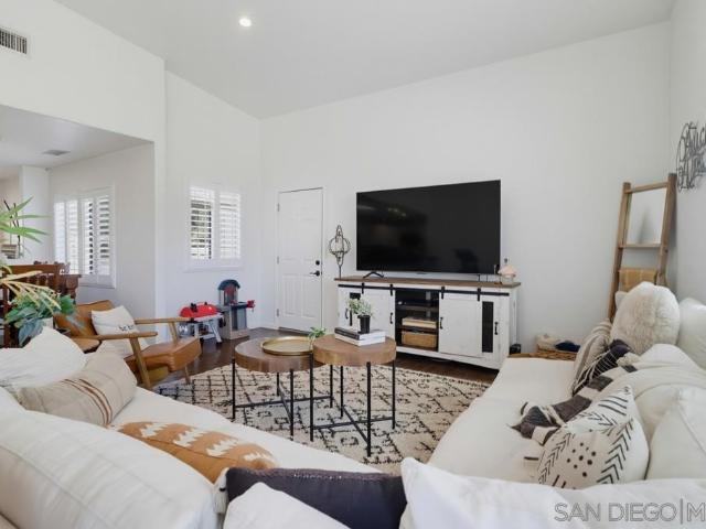 Single Family: MLS #260019 SD