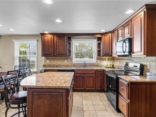 Single Family: MLS #R1675