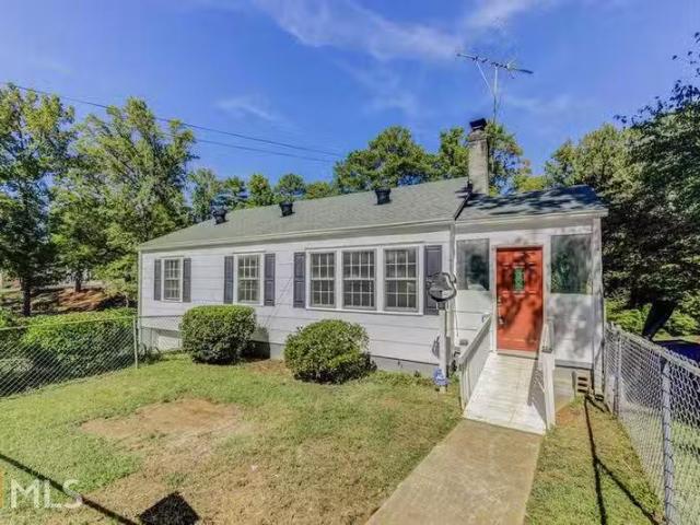Single Family Attached, Traditional East Point, GA 1033 Ced.