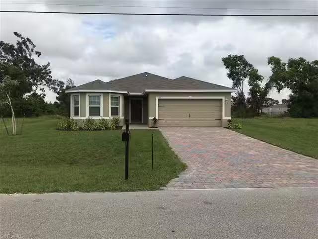Single Family CAPE CORAL, FL 631 SW 8th Ct