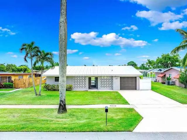 Single Family Detached Palm Springs, FL 313 Cypress Ln