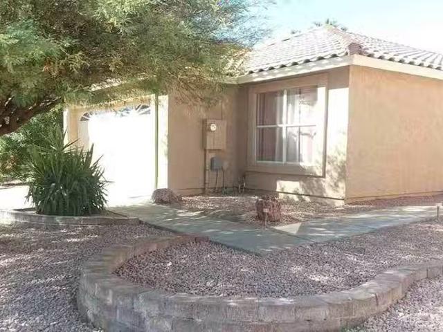 Single Family Detached, Ranch Phoenix, AZ 2910 E Brookwoo.