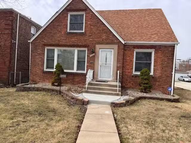 Single Family Home Available! 10800 S Green St