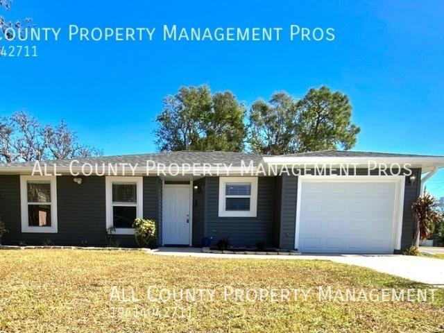 Single Family Home in Central Sarasota/ Large Fenced Backyard/ Pet Friendly/ Opened Floor Plan/ Close to I 75