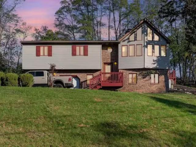 Single Family Home On Large Lot 4 Bedroom, 3 Bathroom Home Loc.
