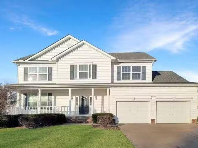 Single Family Home with 2 Car Garage, Deck, and Fenced Yard 2.