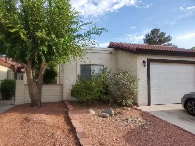 Single family house in a nice and quiet neighborhood 6609 Ple.