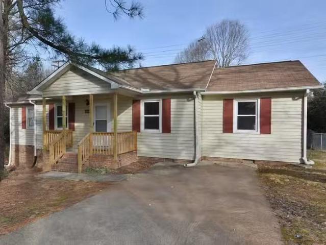 Single Family Ranch Home 2408 Shirley St