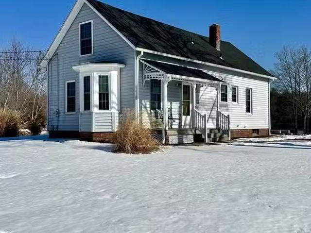 Single Family Rental, Cape Cod, Farm House North Haven, CT.