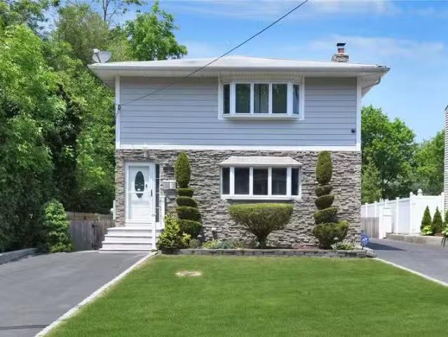Single Family Residence, 2 Story Port Washington, NY 49 Neu.