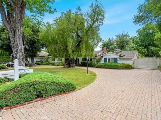 Single Family Residence, Traditional Woodland Hills, CA 521.
