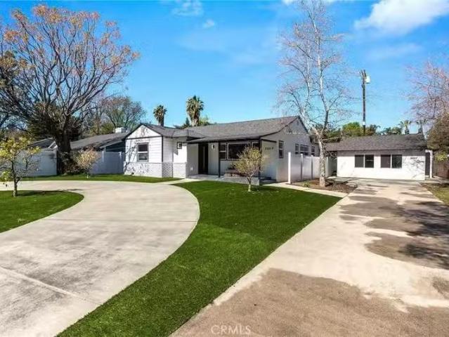 Single Family Residence, Traditional Woodland Hills, CA 229.