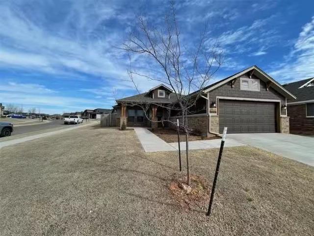 Single Family Residence, Traditional Yukon, OK 12829 Nw 3rd.