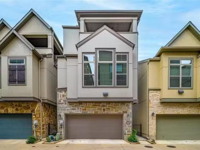 Single Family Residence, Traditional Dallas, TX 5152 Bricke.