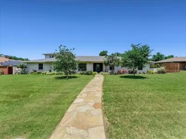 Single Family Residence, Traditional Dallas, TX 7049 Gateri.