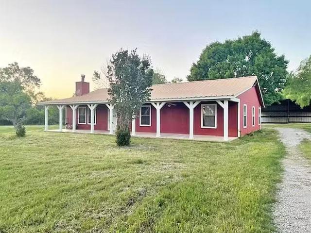 Single Family Residence, Traditional Decatur, TX 326 County.