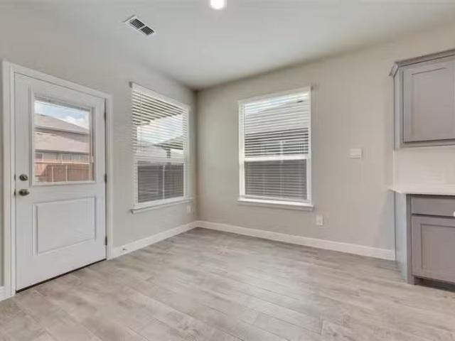 Single Family Residence, Traditional Fort Worth, TX 1217 El.