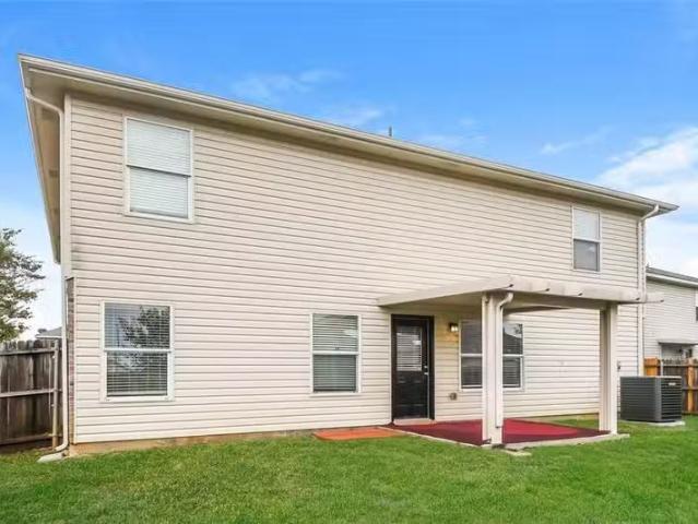 Single Family Residence, Traditional Fort Worth, TX 225 Web.