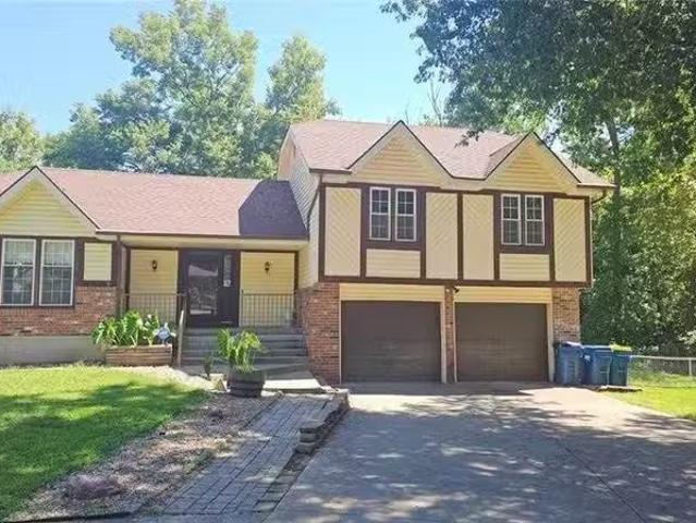Single Family Residence, Traditional Liberty, MO 1501 Oxfor.