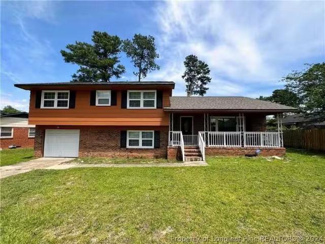 Single Family Residence, Tri Level Fayetteville, NC 5244 Su.