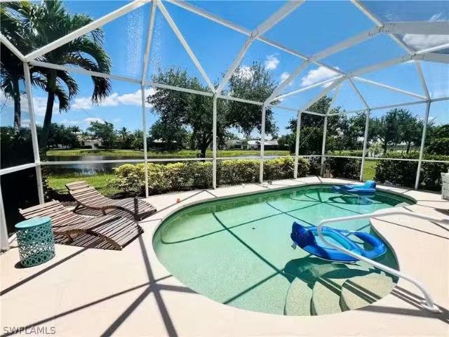 Single Family Residence, Two Story CAPE CORAL, FL 2573 Deer.