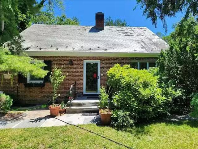Single Family Residence, Two Story Great Neck, NY 6 Drury Ln