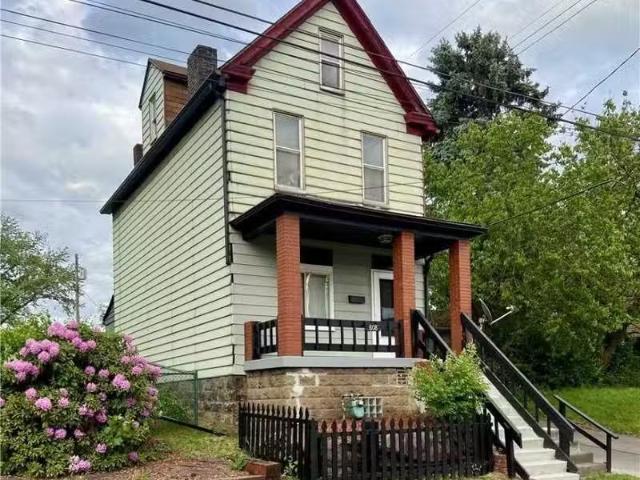 Single Family Residence, Two Story E Pittsburgh, PA 808 Wes.