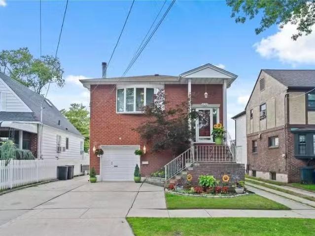 Single Family Residence, Two Story New Hyde Park, NY 630 In.
