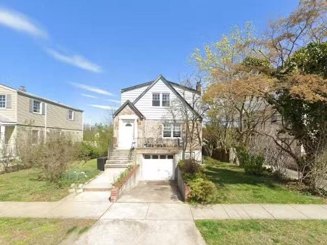 Single Family Residence, Two Story Port Washington, NY 24 M.