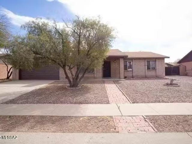 Single Family Residence Tucson, AZ 1831 W Oak Ridge Ct