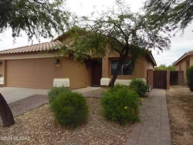 Single Family Residence Tucson, AZ 7325 E Weeping Willow Dr