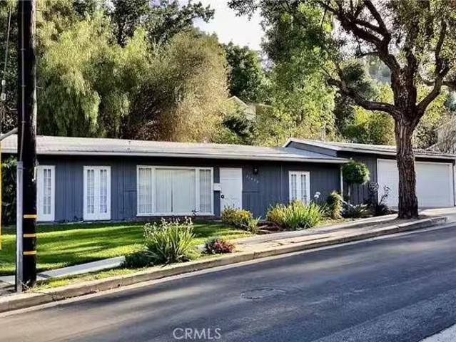 Single Family Residence Woodland Hills, CA 21470 Providenci.