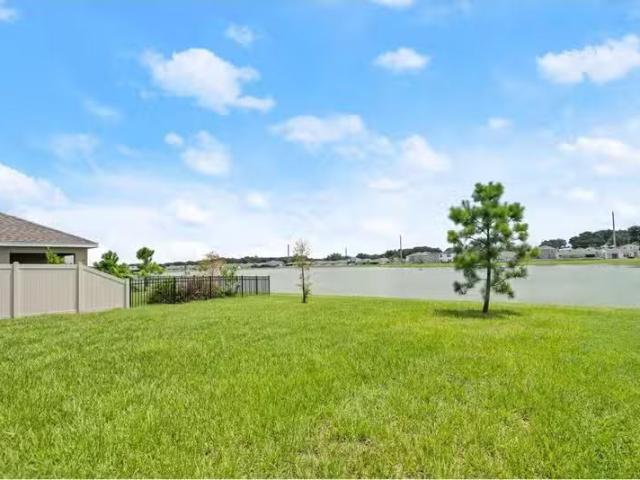 Single Family Residence ZEPHYRHILLS, FL 7782 Sail Clover Ln